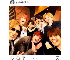 X JAPAN YOSHIKI、SixTONES（ストーンズ）と仲良く“Xポーズ”披露！「デビュー曲がYOSHIKIさんで本当に良かった」 | WWSチャンネル