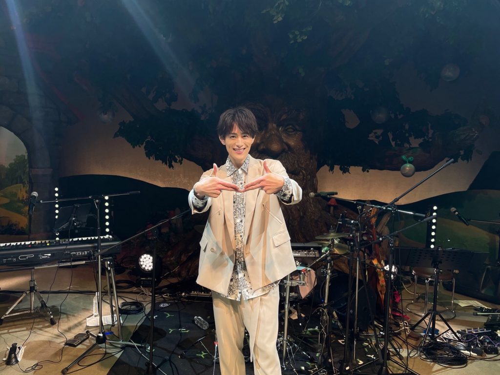 SOLIDEMO 向山毅、バースデーライブでオリジナルソング『クレヨン』初披露 | WWSチャンネル