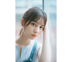 日向坂46・小坂菜緒、「B.L.T.11月号」表紙＆巻頭グラビアにソロ初登場 | WWSチャンネル