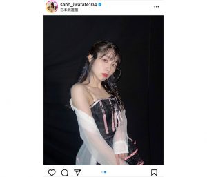 AKB48・岩立沙穂、妖艶な肩出し「セクシーお姉さま」ショットを公開 | WWSチャンネル