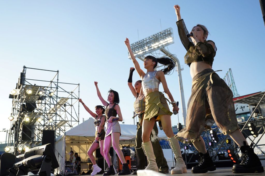 FAKY、Da-iCE『スターマイン』カバーで1万発の花火とともに東京の夜を彩る＜2023 神宮外苑花火大会＞ | WWSチャンネル